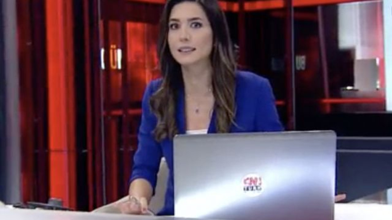 CNN TÜRK spikeri depreme canlı yayında yakalandı