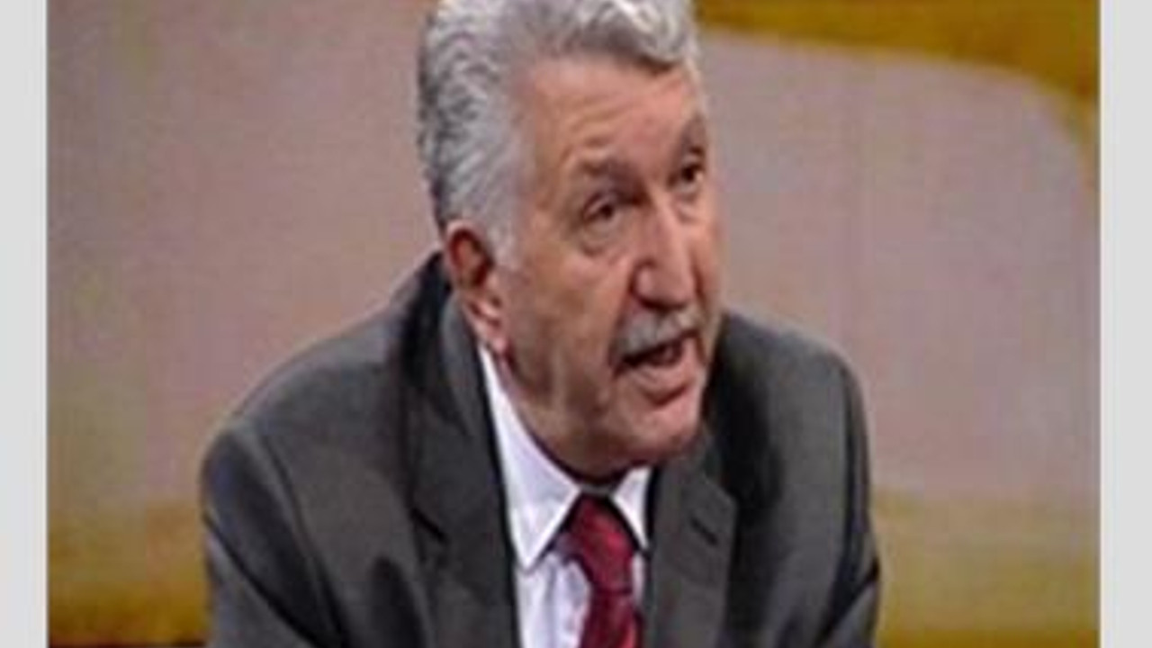 Zehirlenerek öldürüldüğü iddia edilen gazeteci panelle anıldı Zehirlenerek öldürüldüğü iddia edilen gazeteci panelle anıldı