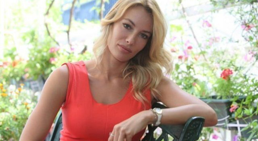 Gamze Özçelik ilk kez tesettürle görüntülendi! Gamze Özçelik ilk kez tesettürle görüntülendi!