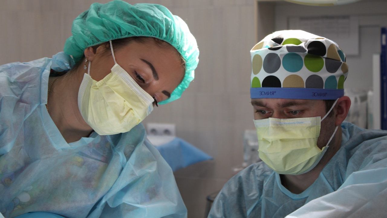 Miyom nedir, belirtileri nelerdir? Miyom tedavisi nasıl olur, ameliyatı ...